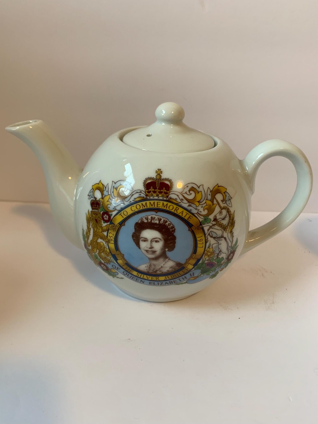 Vintage Queen Elizabeth II Silver Jubilee 1977 Teapot - Commemorative ...