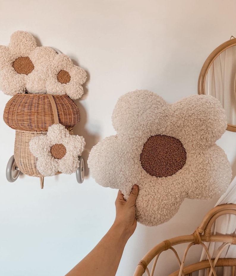 Large Daisy Cushion - Etsy
