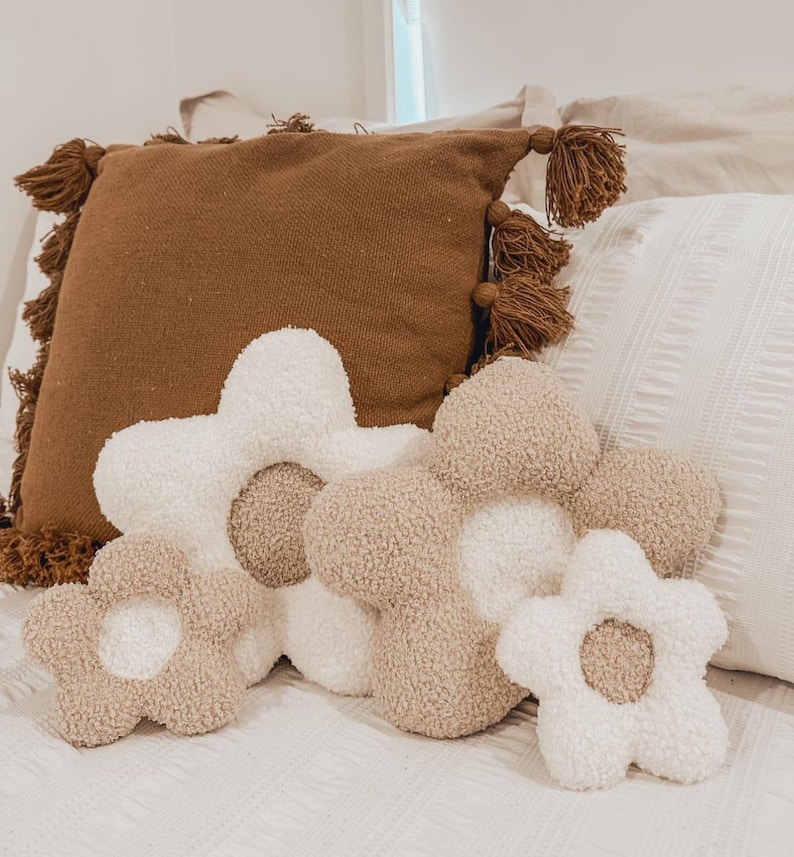 Large Daisy Cushion - Etsy