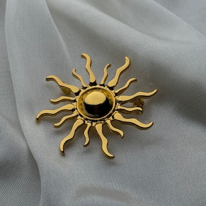 Vintage Gold Sun Brooch: Alloy Sunshine Pin Badge - Etsy