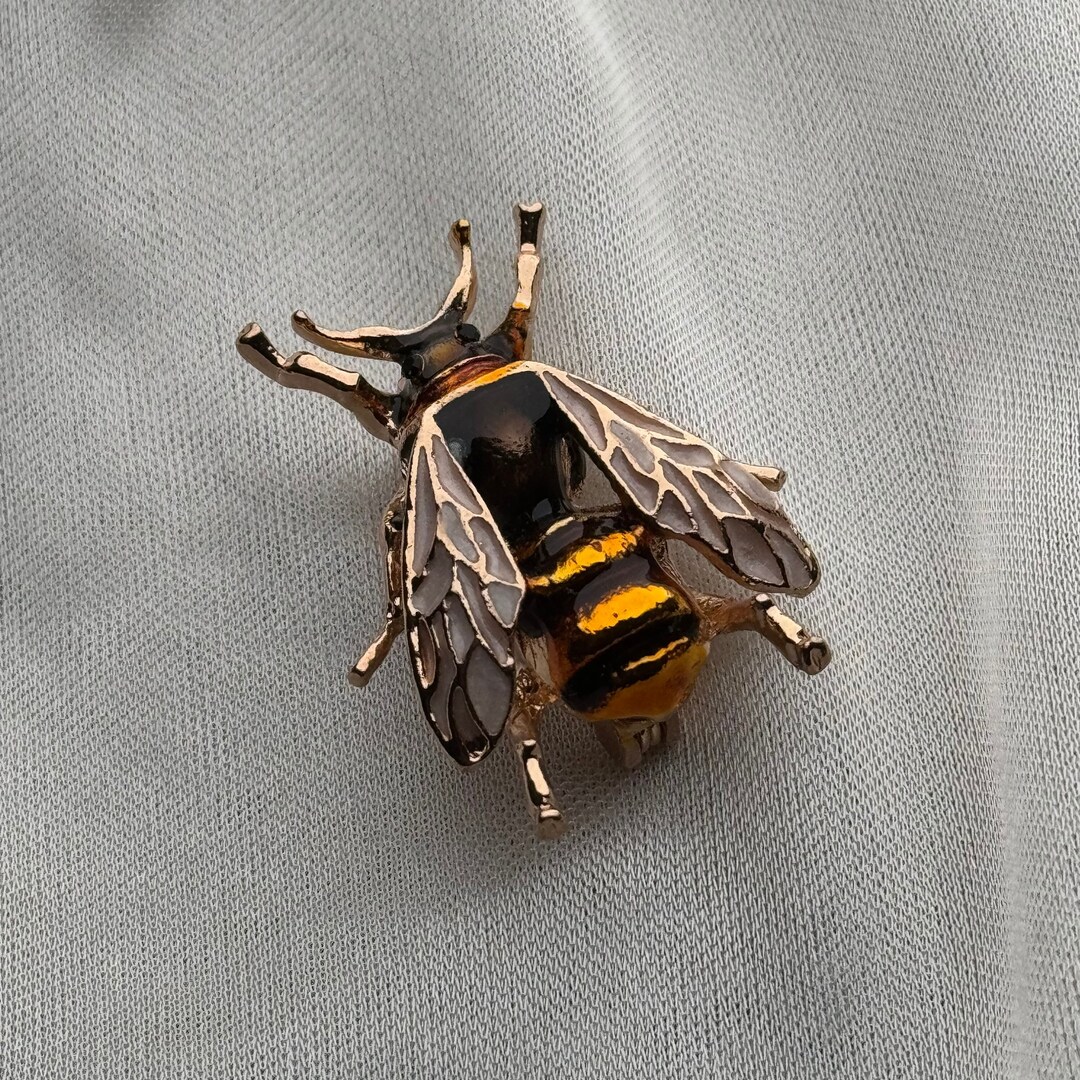 Gold Brooch,vintage Jewelry Beautifully Detailed Realistic Enamel Bee ...