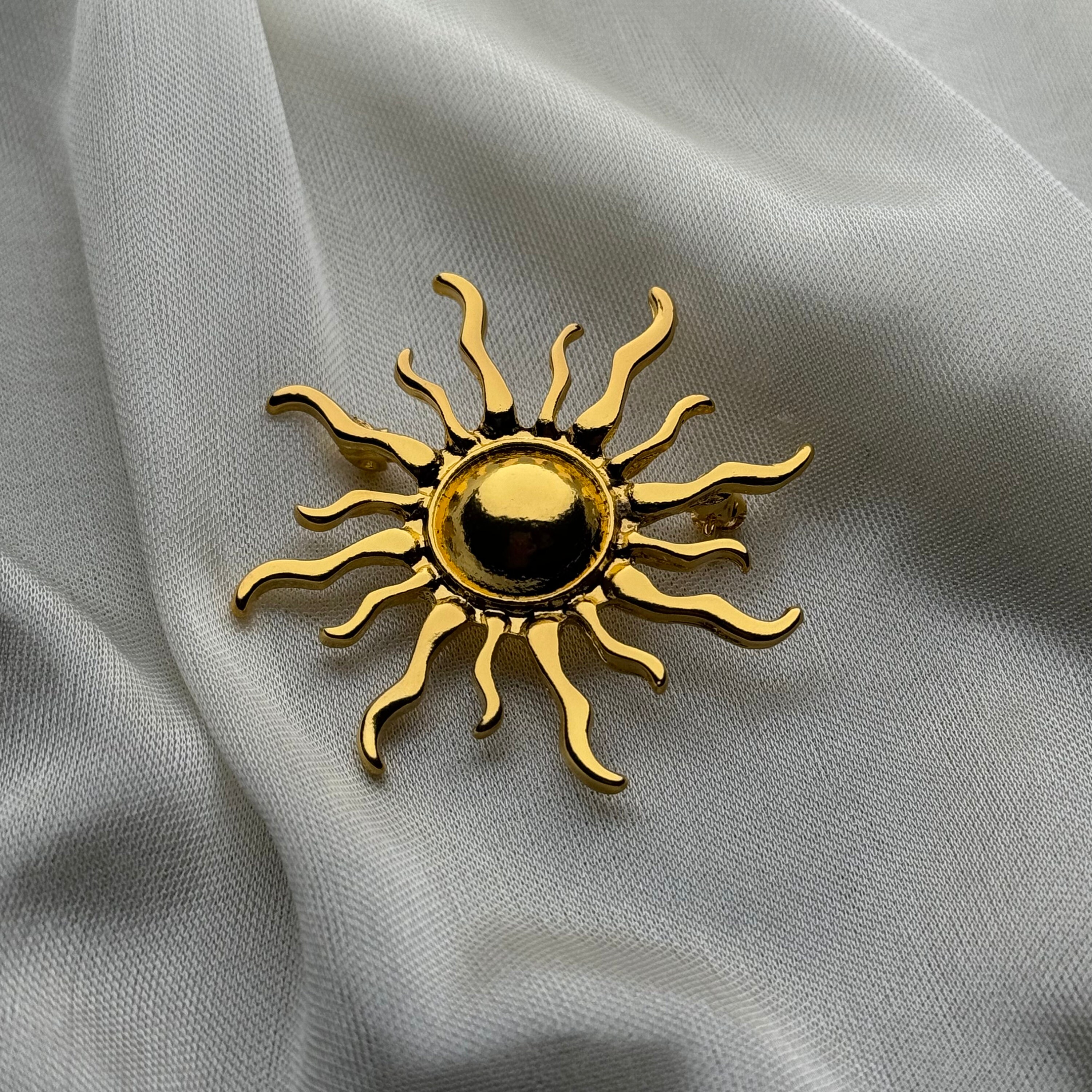 Vintage Gold Sun Brooch: Alloy Sunshine Pin Badge - Etsy