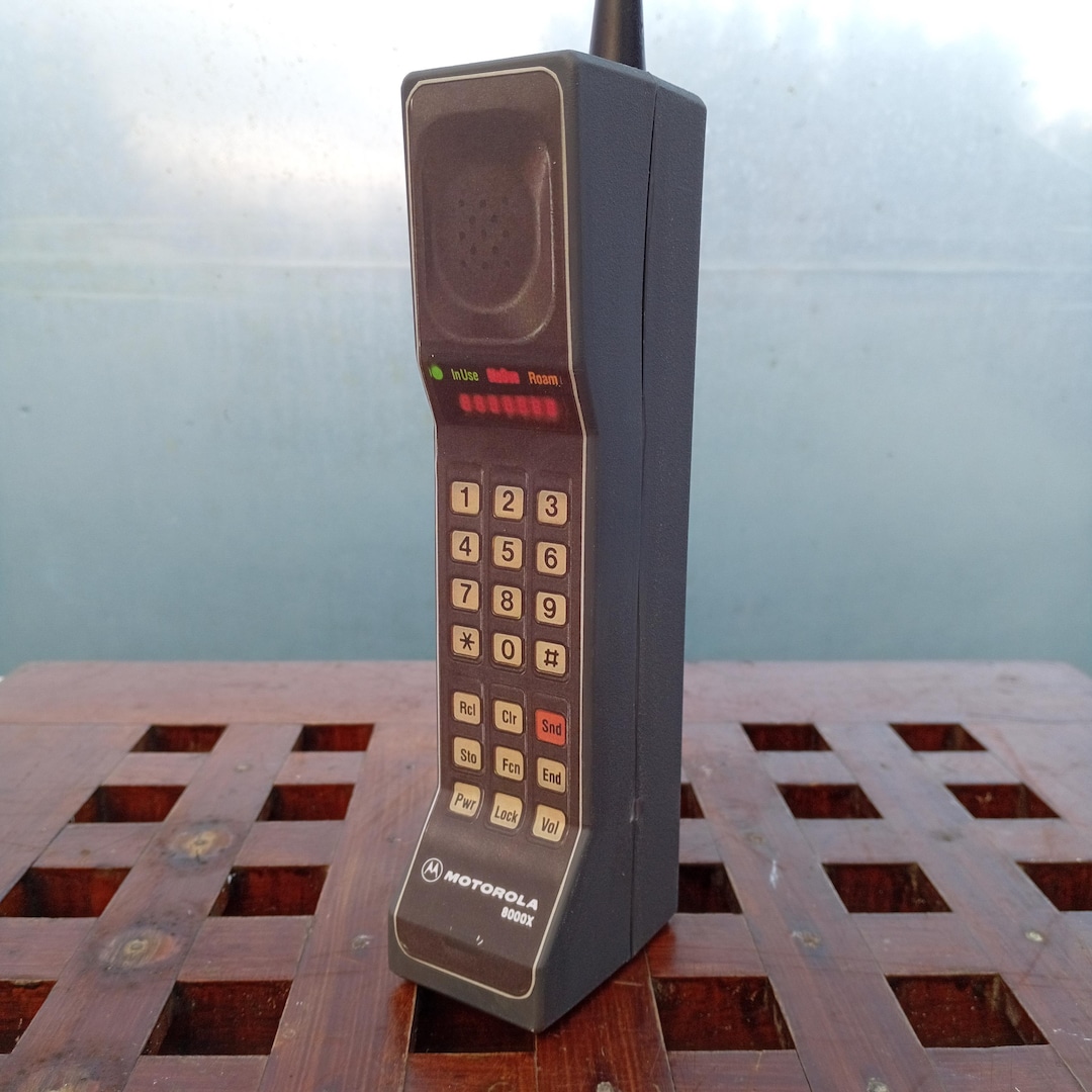 Dynatac 8000x Brick Phone Prop in Gray. the Front is a Label. No ...