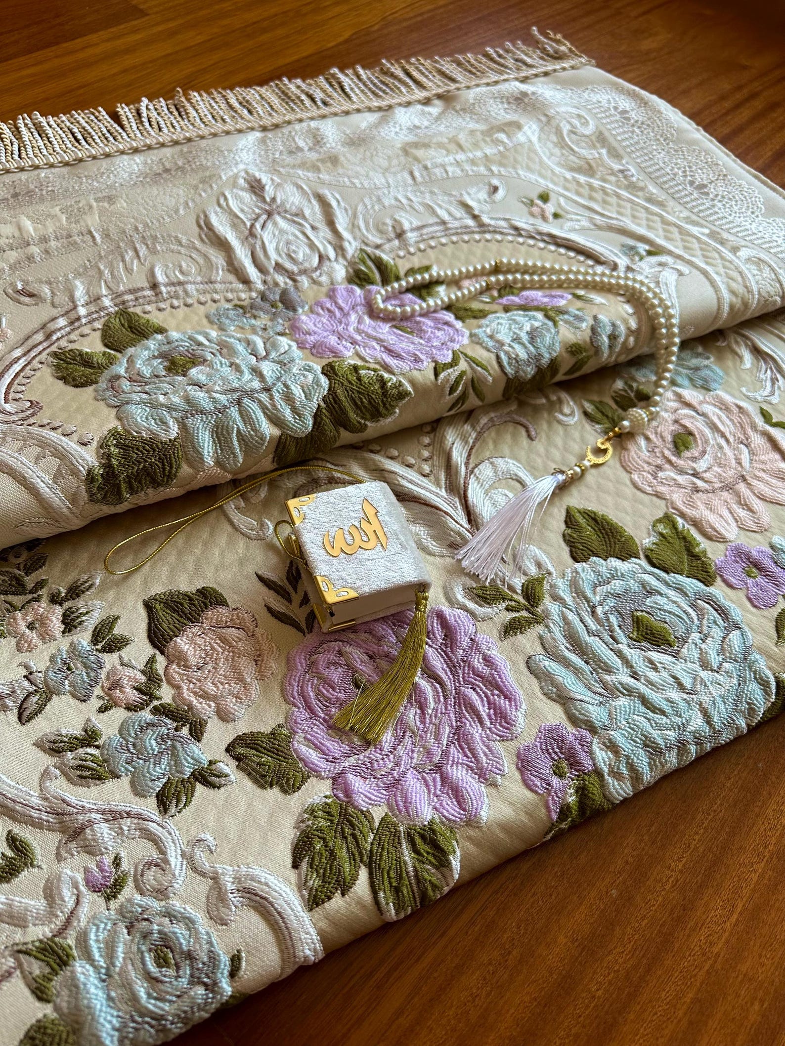 Exclusive Prayer Rug, Satin, Quran and Tasbeeh Set, Sponge Liner ...