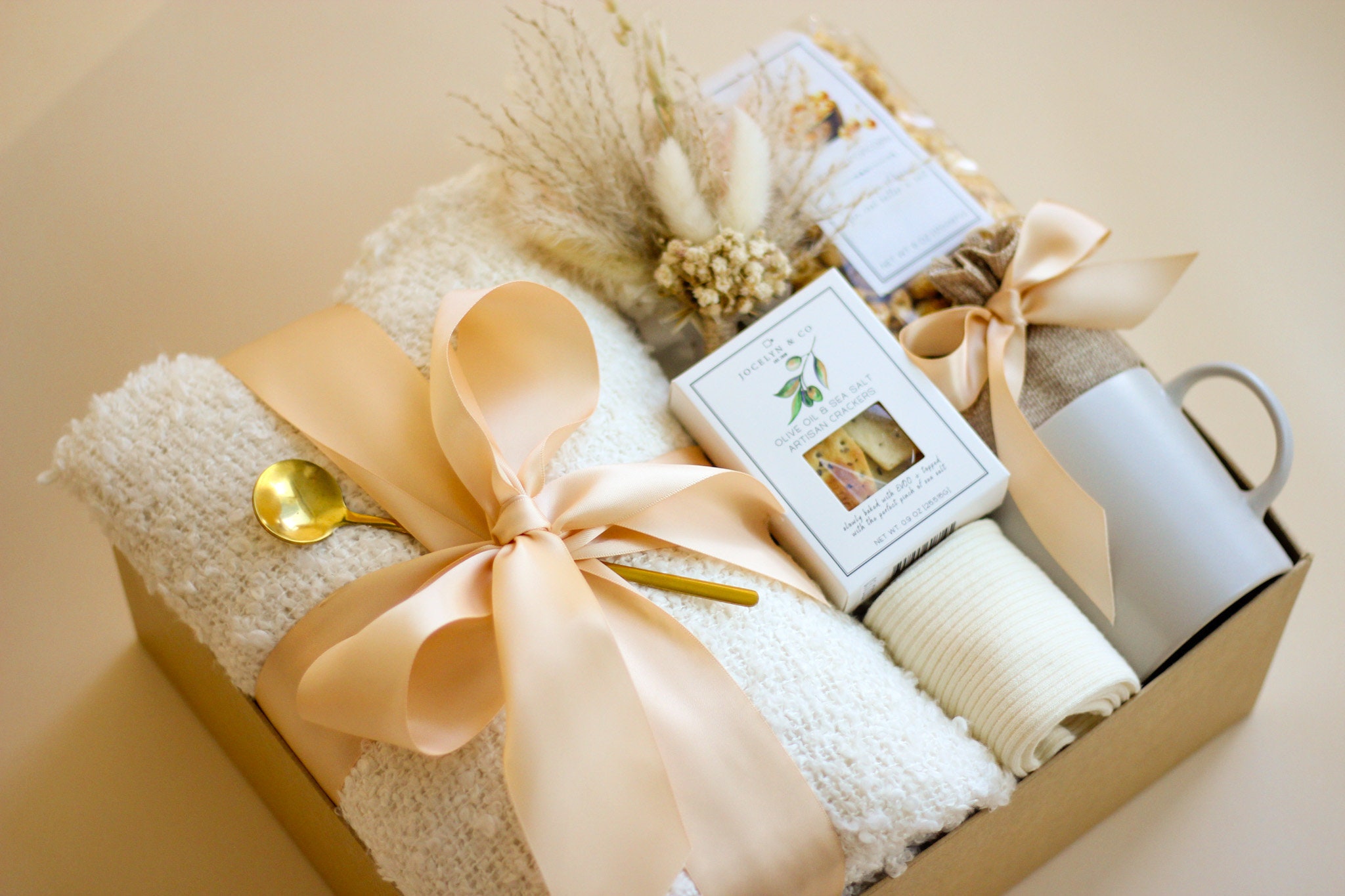 Classy Gift Basket for Women, Gift for Mom, Gift Box With Blanket ...