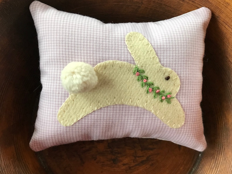 Kit Sweet Bunny Bowl Filler Wool Applique Kit Pattern Penny Rug Wool ...