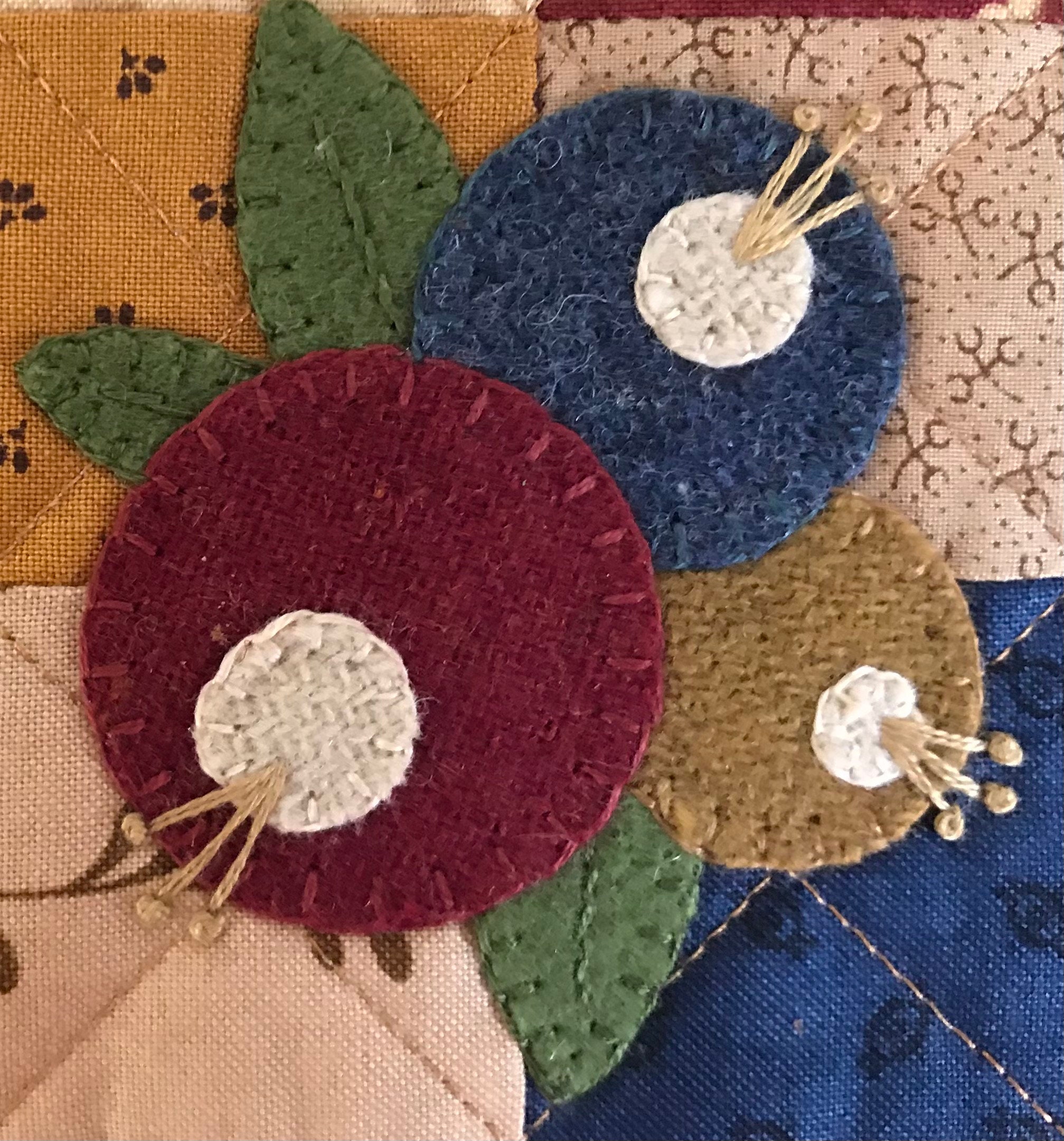 Kit Sweet Warm and Rich Little Quilt With Fun Wool Flower Appliques ...