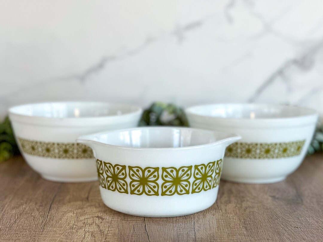 Vintage Pyrex Verde Green Mixing Bowls - Etsy