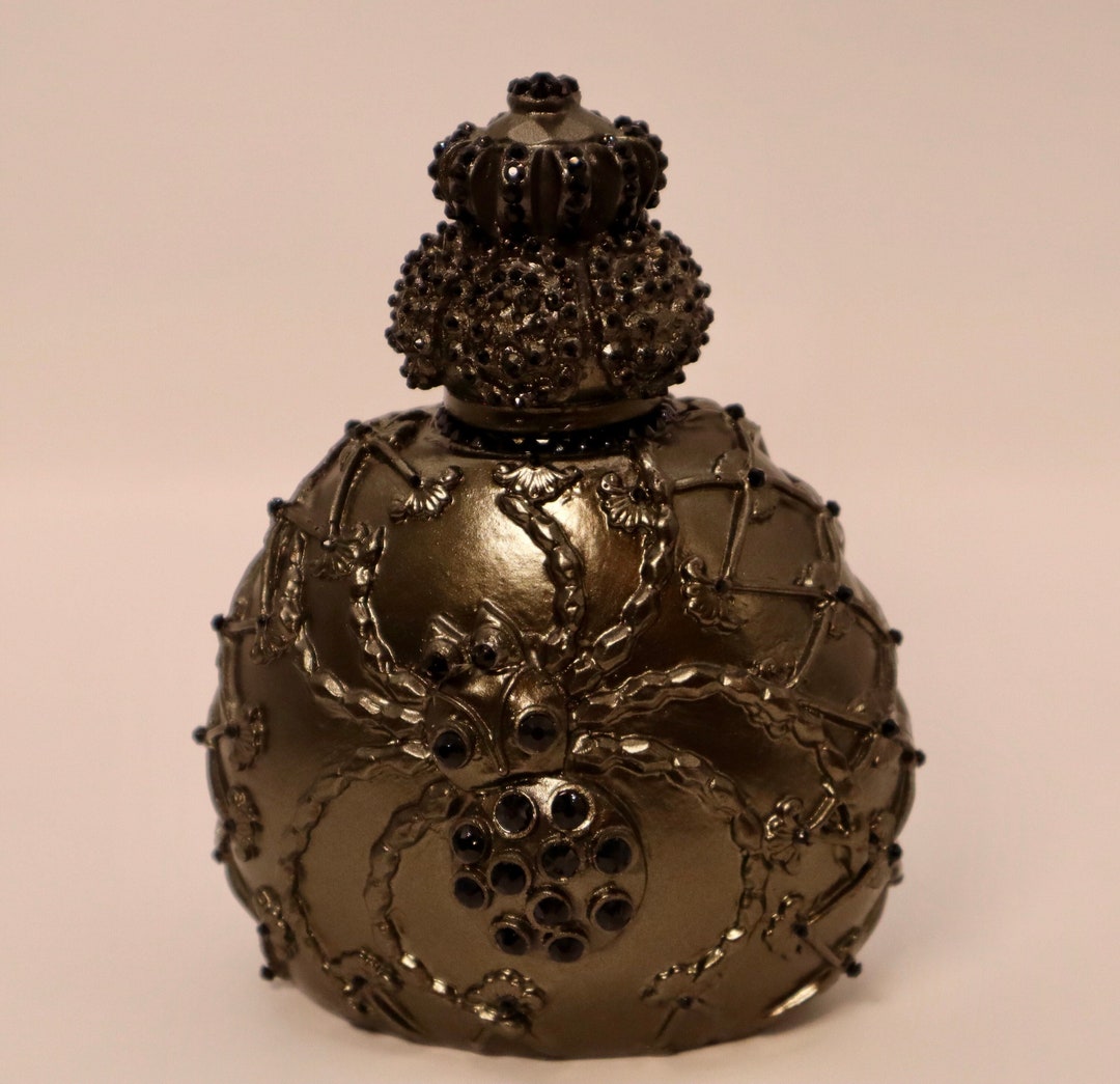 Spider Potion Bottle: Mystical Elixir for Enchanting Ambiance - Etsy