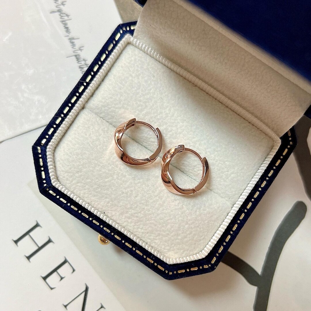 14K Solid Gold Twist Huggie Hoop Earrings Modern Wavy Hoop Earrings ...