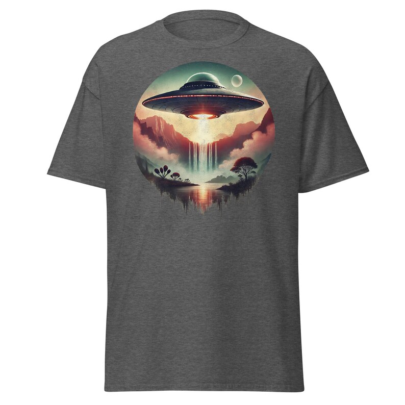 UFO T-shirt, T-shirt With Alien Landscape and UFO, UAP T-shirt for ...