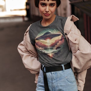 UFO T-shirt, T-shirt With Alien Landscape and UFO, UAP T-shirt for ...