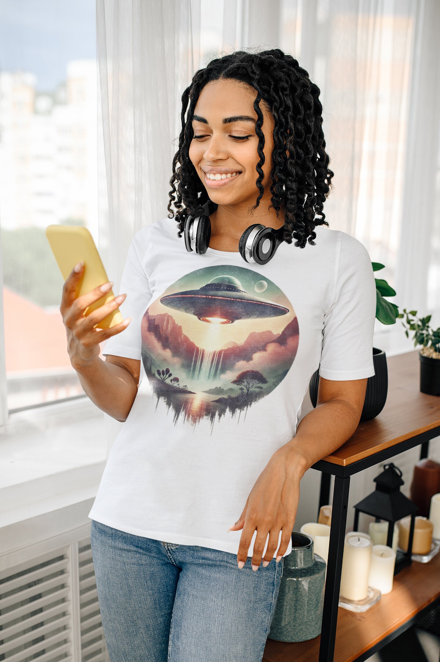 UFO T-shirt, T-shirt With Alien Landscape and UFO, UAP T-shirt for ...