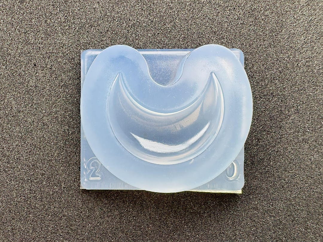 ECO 12mm "plump Crescent Moon" Resin Mold / Geometric Faceted Resin ...