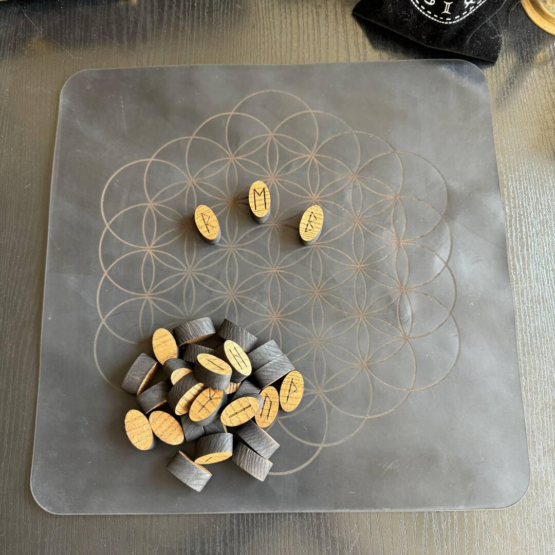 Leather Divination Mat With "flower of Life" Engraving - Etsy