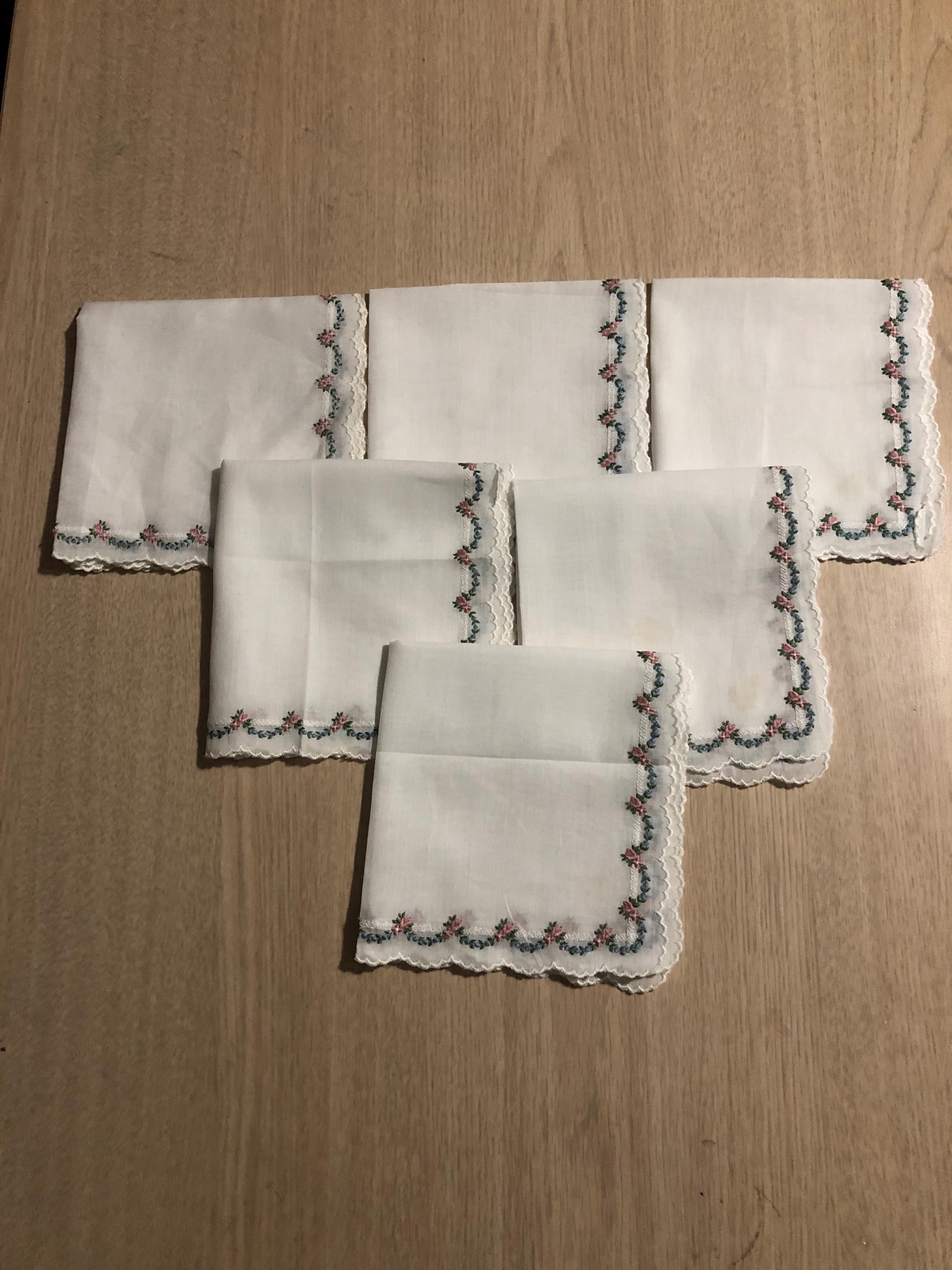 Vintage Embroidered Flower Border Handkerchiefs With Scalloped Edges - Etsy