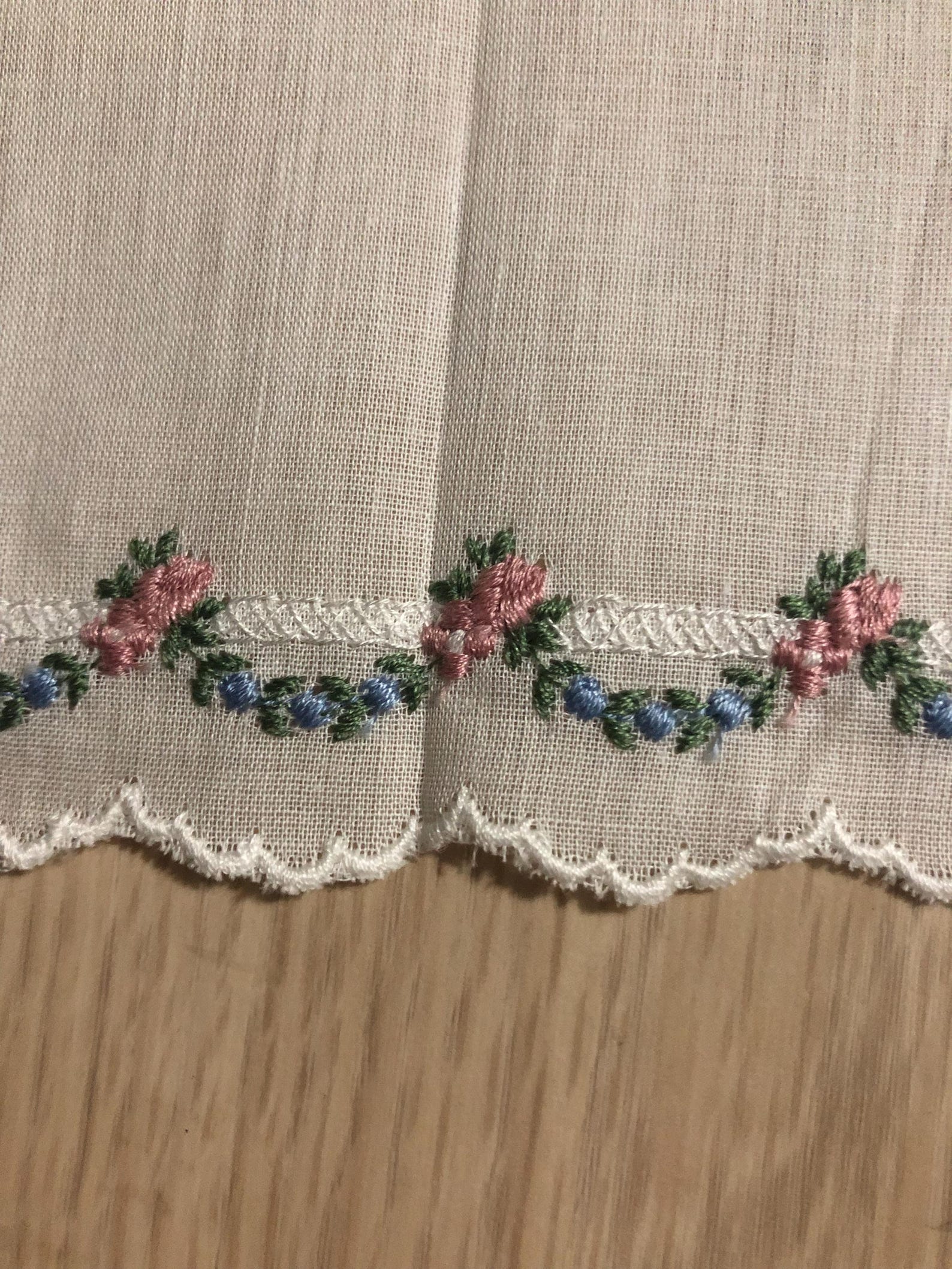 Vintage Embroidered Flower Border Handkerchiefs With Scalloped Edges - Etsy