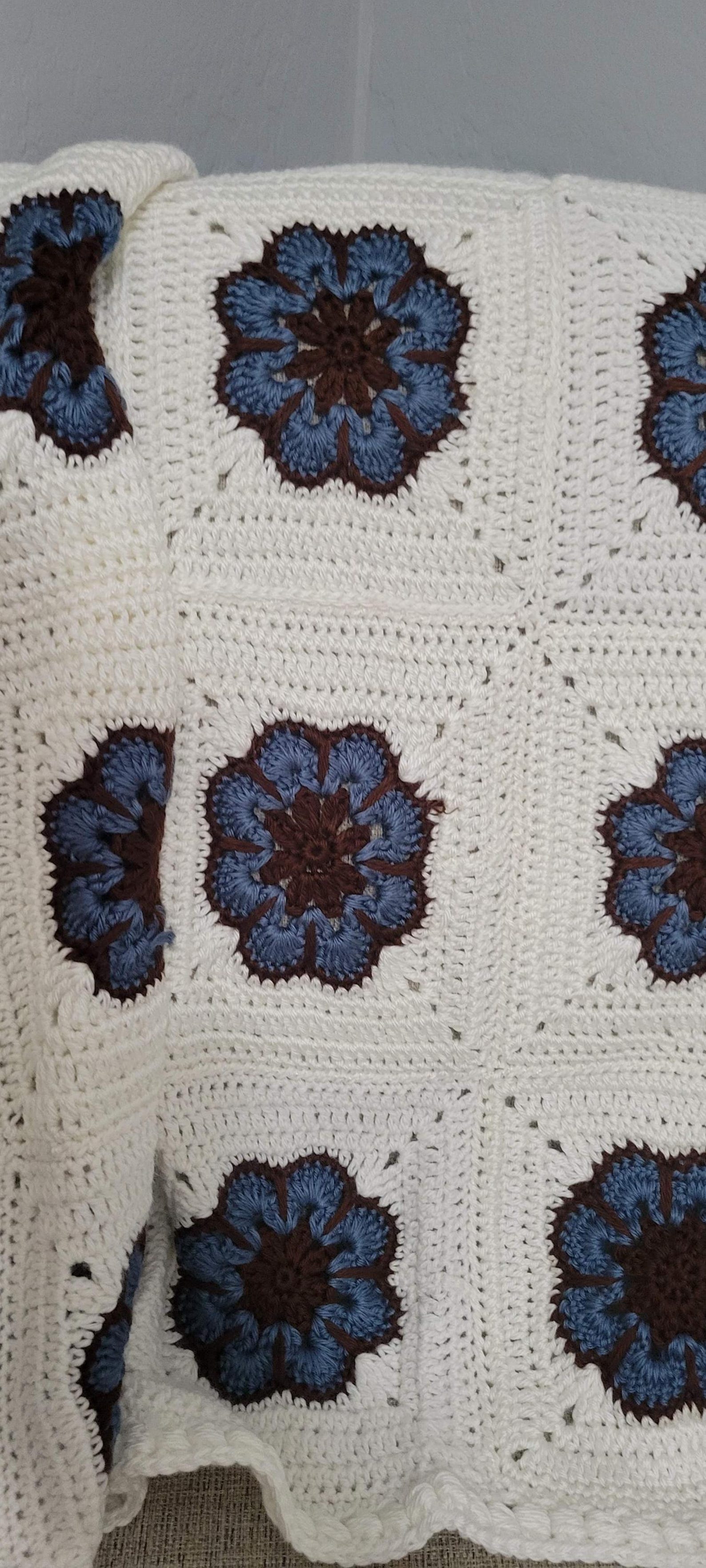 African Violet Granny Square Baby Afghan. Stunning Pattern of 16 Granny ...