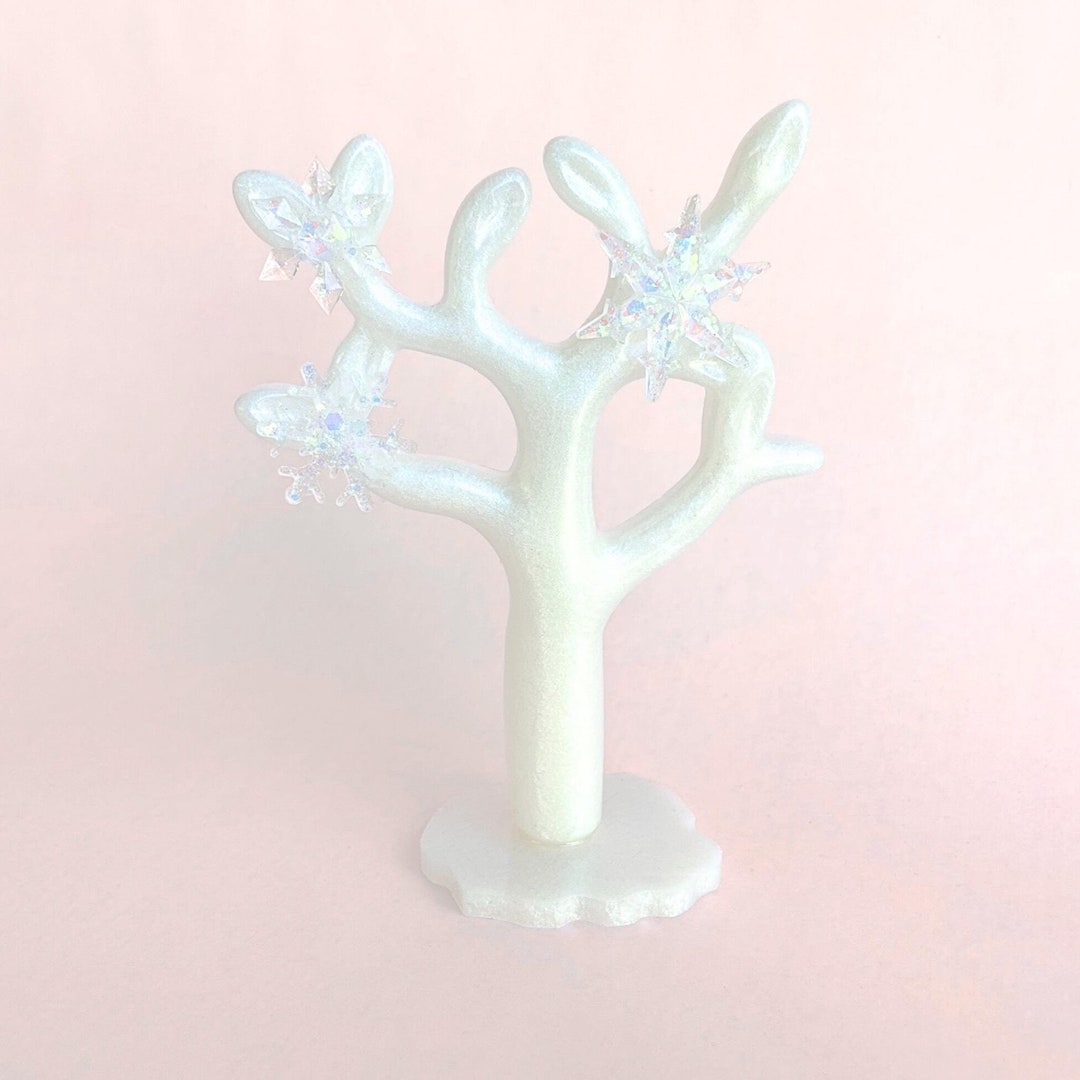 Jumping Spider Winter Tree | White Snowflake Jumping Spider Tree ...