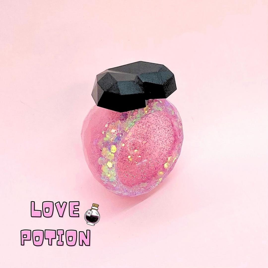 LOVE POTION Jumping Spider Hide - Glitter Pink Jumping Spider Hide ...