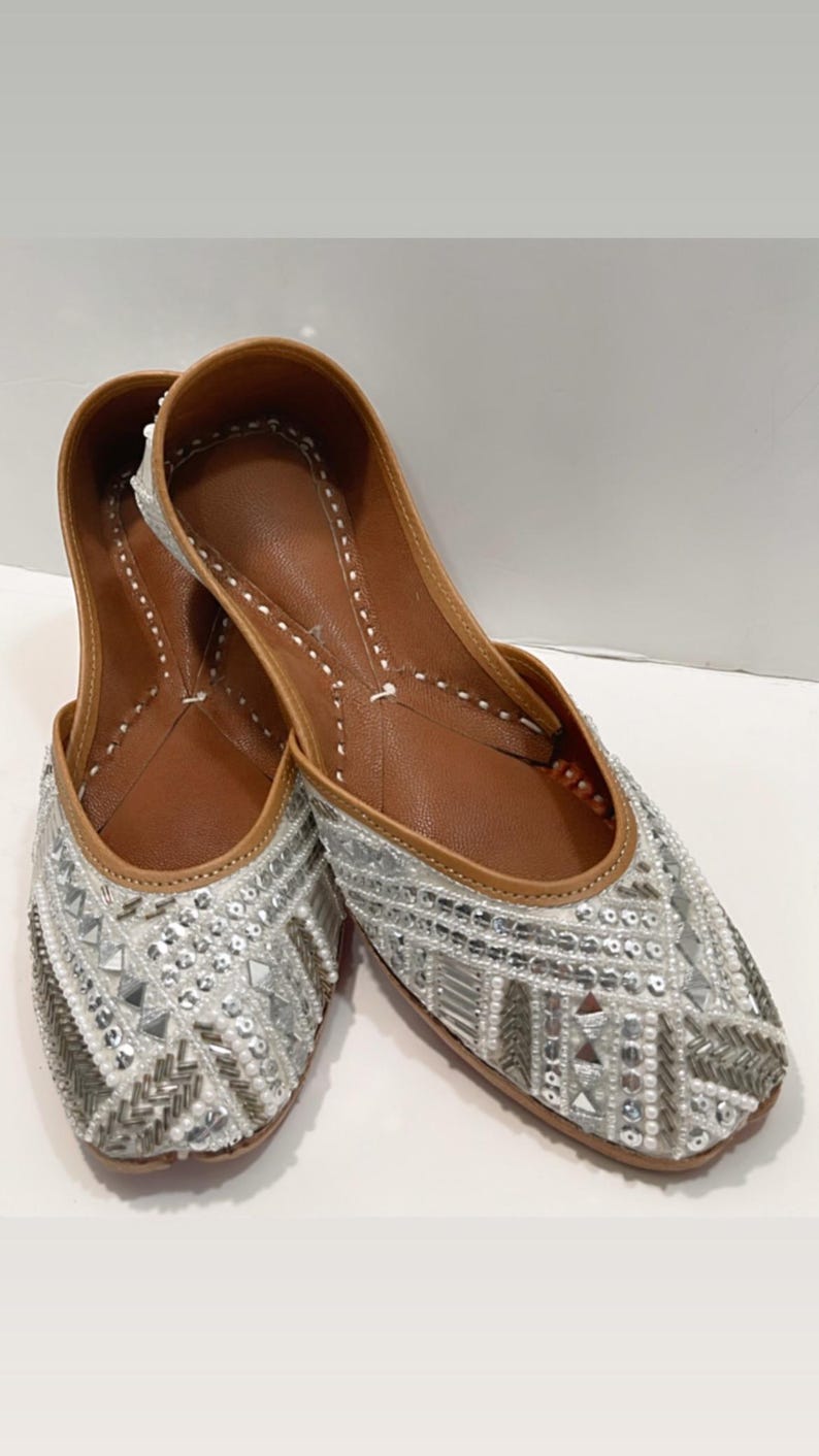 Hand Embroidered Punjabi Jutti: Traditional Khussa Bridal Shoes - Etsy
