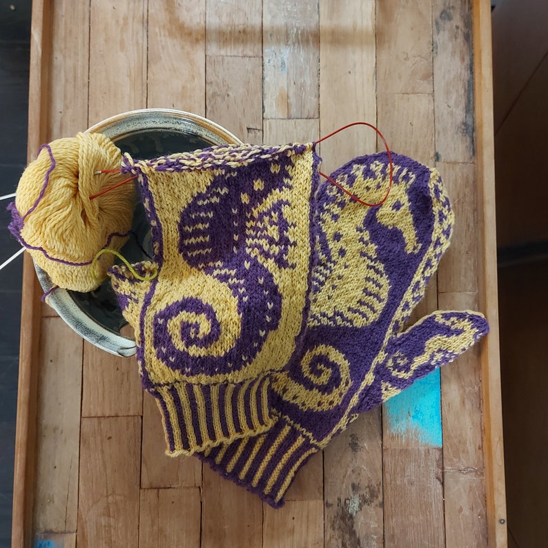 Seahorse Mitten Knitting Pattern – Nautical Colorwork Mittens (PDF ...