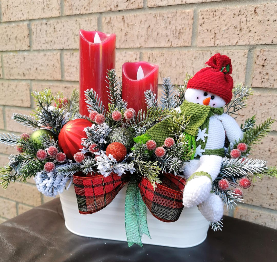 Christmas Artificial Flower Arrangement in Red and Green With 2 LED ...