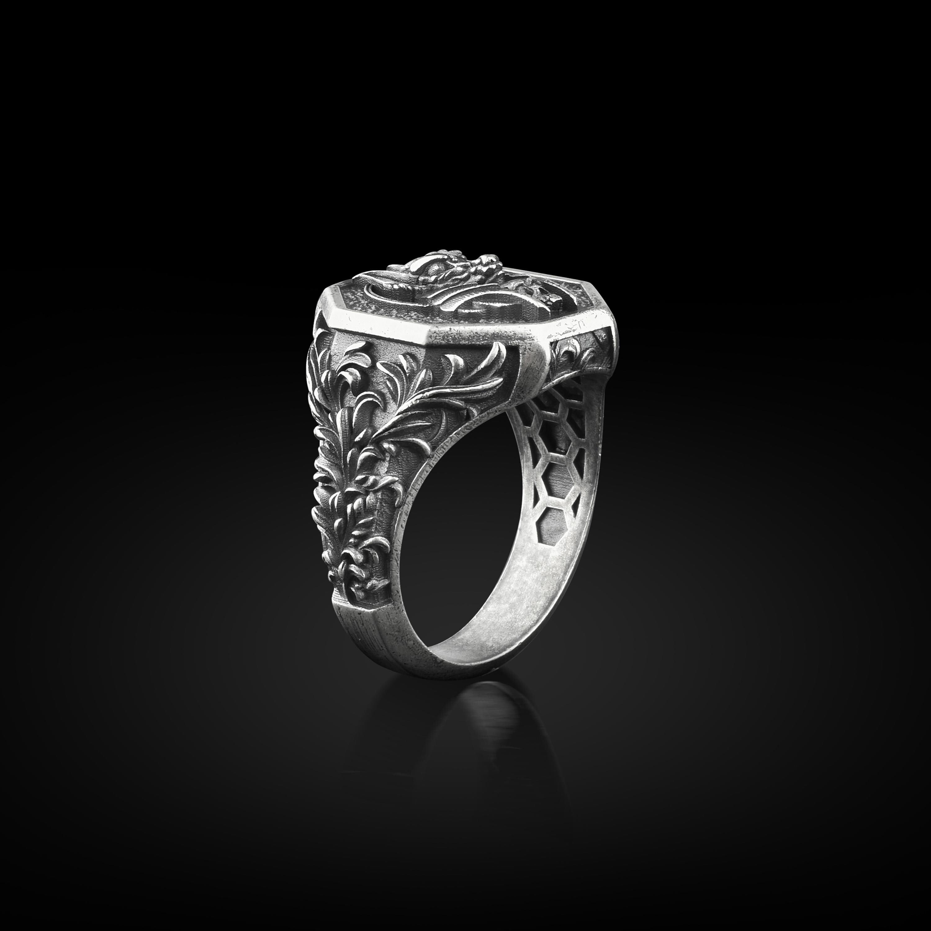Seth Egyptian Goddess Signet Ring in 925 Silver, Engraved Gothic Ring ...
