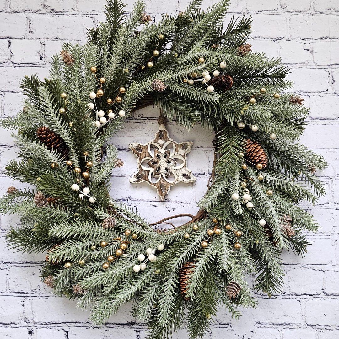 Frosted Pine and Pinecone Christmas Wreath With Snowflake Ornament ...