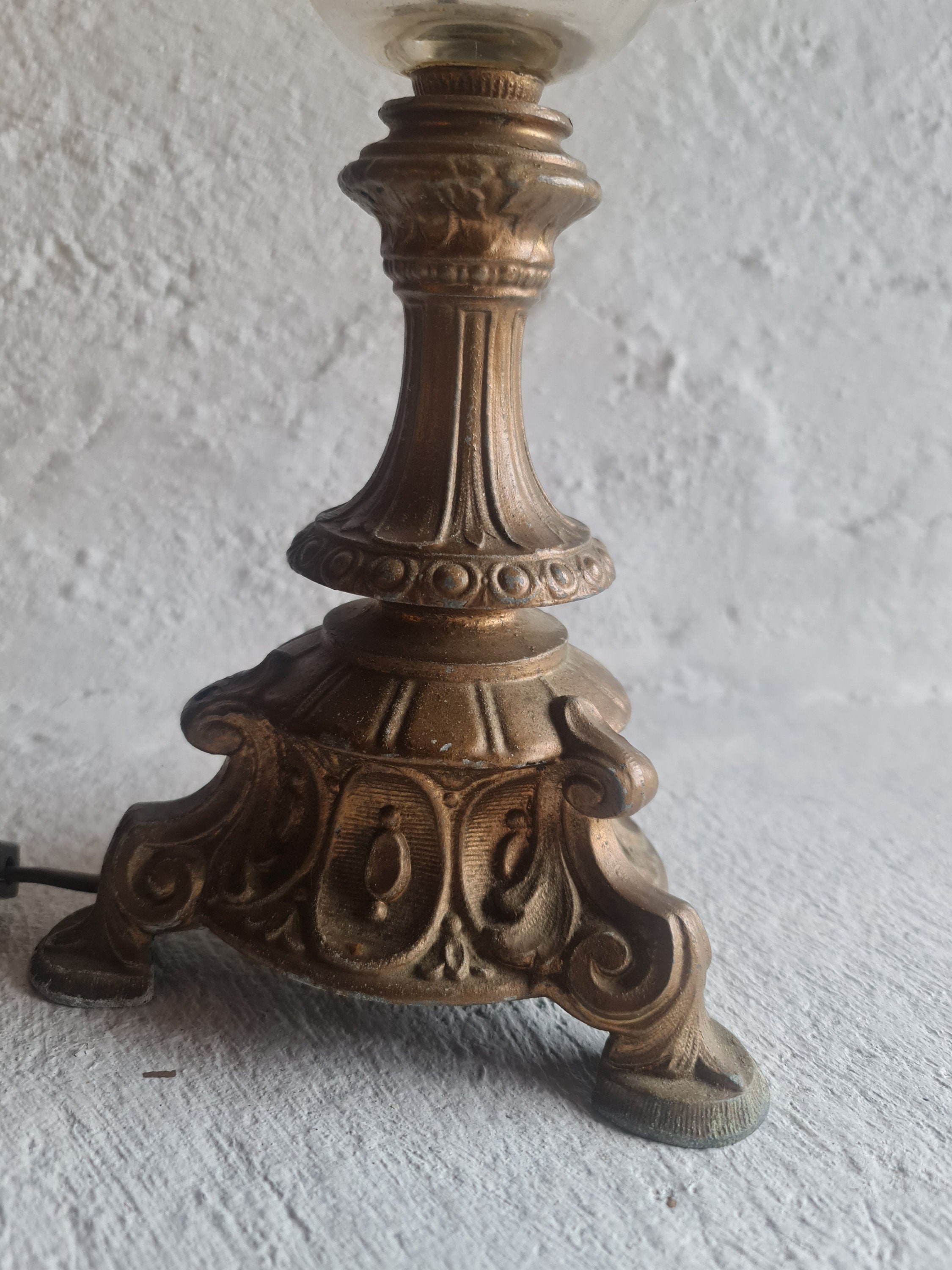 Large Antique Electrified Oil Lamp, Cosmos Burner. 1900s Table Model ...