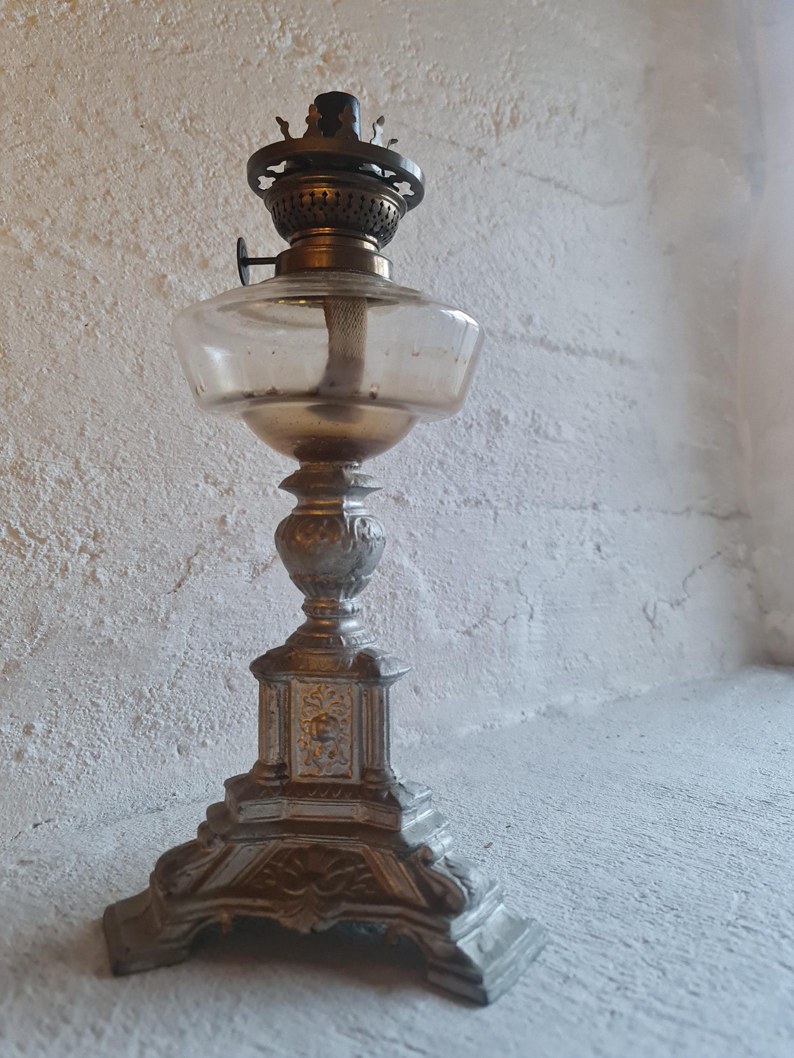 Antique Oil Lamp. Late 1800 / Early 1900 Table Model Kerosene Lamp ...
