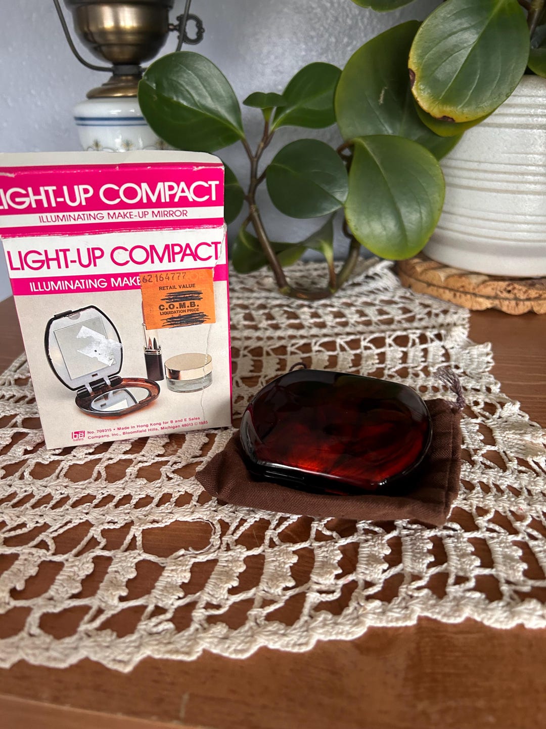 Vintage "light-up Compact" Illuminating Makeup Mirror by B and E Sales ...