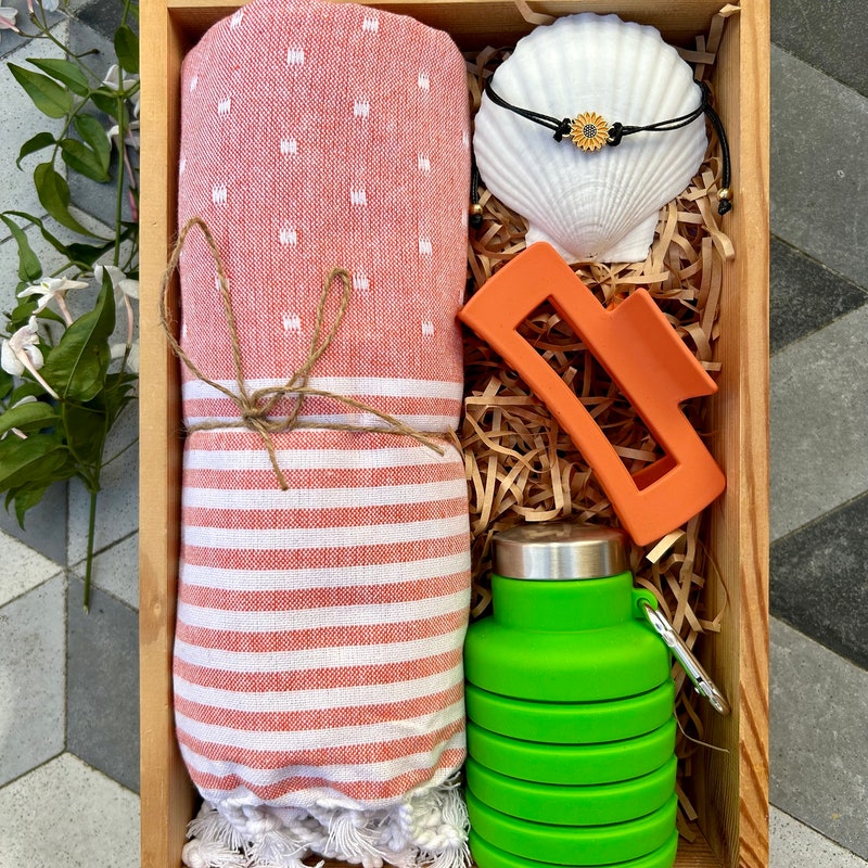 Summer Gift Basket - 60+ Gift Ideas for 2025