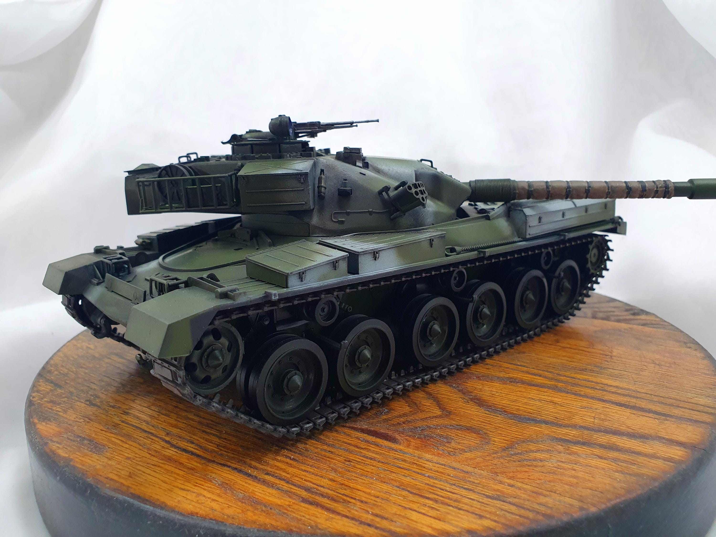 British Chieftain MBT 1:35 Scale Model With Display Base - Etsy