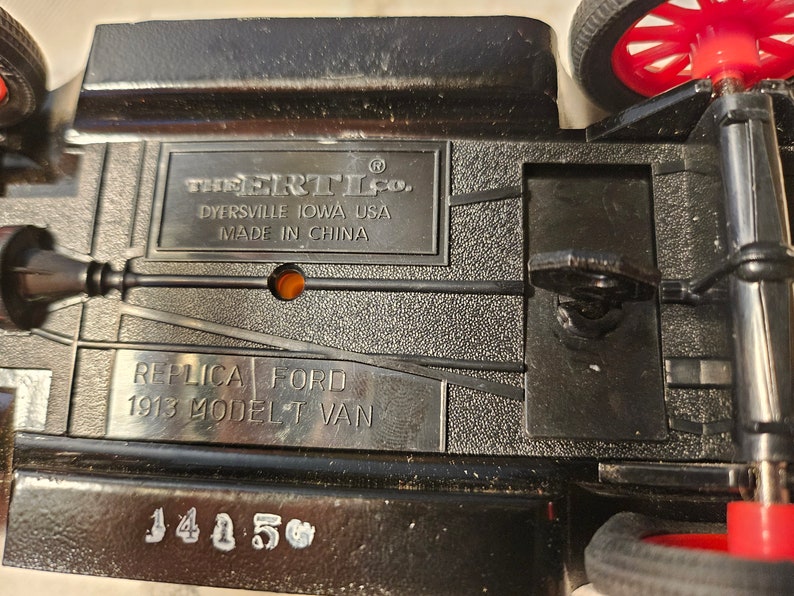 The Ertl Co. No 1415G Replica Ford 1913 Model T Diecast Hostess Cake ...