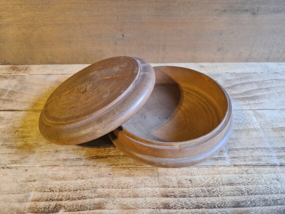 Old round wooden box - Gem