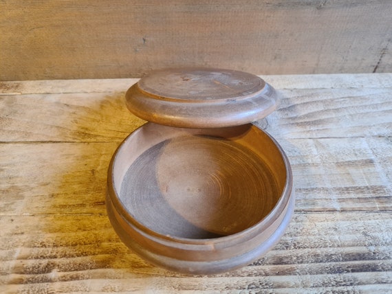 Old round wooden box - Gem
