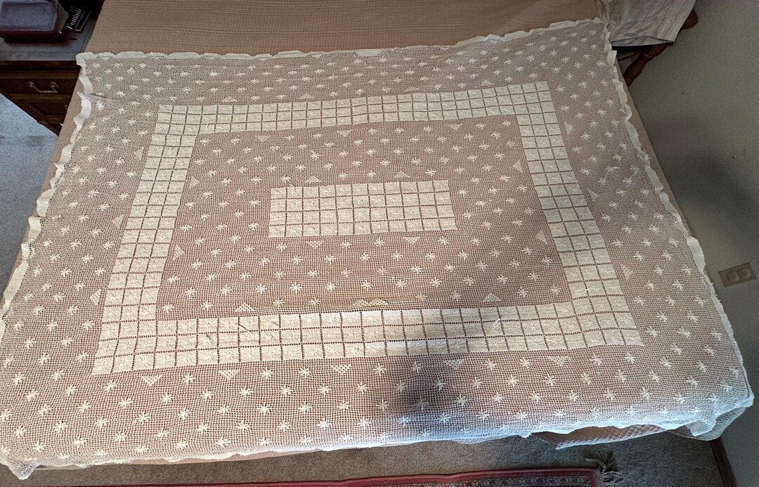 Vintage Grannycore Large Rectangular Woven Tablecloth, Floral Design ...