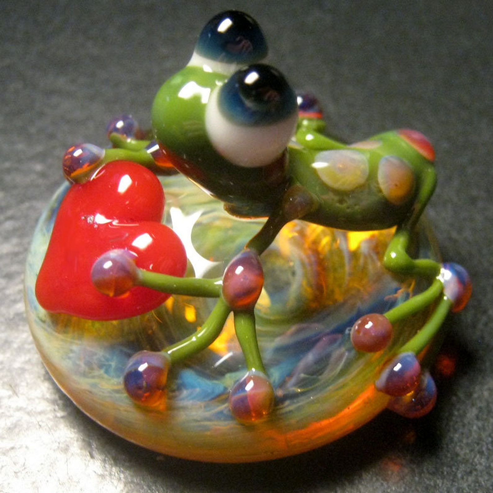 Glass Paperweight - Mini Heart Frog Collectible - Boomwire Glass ...