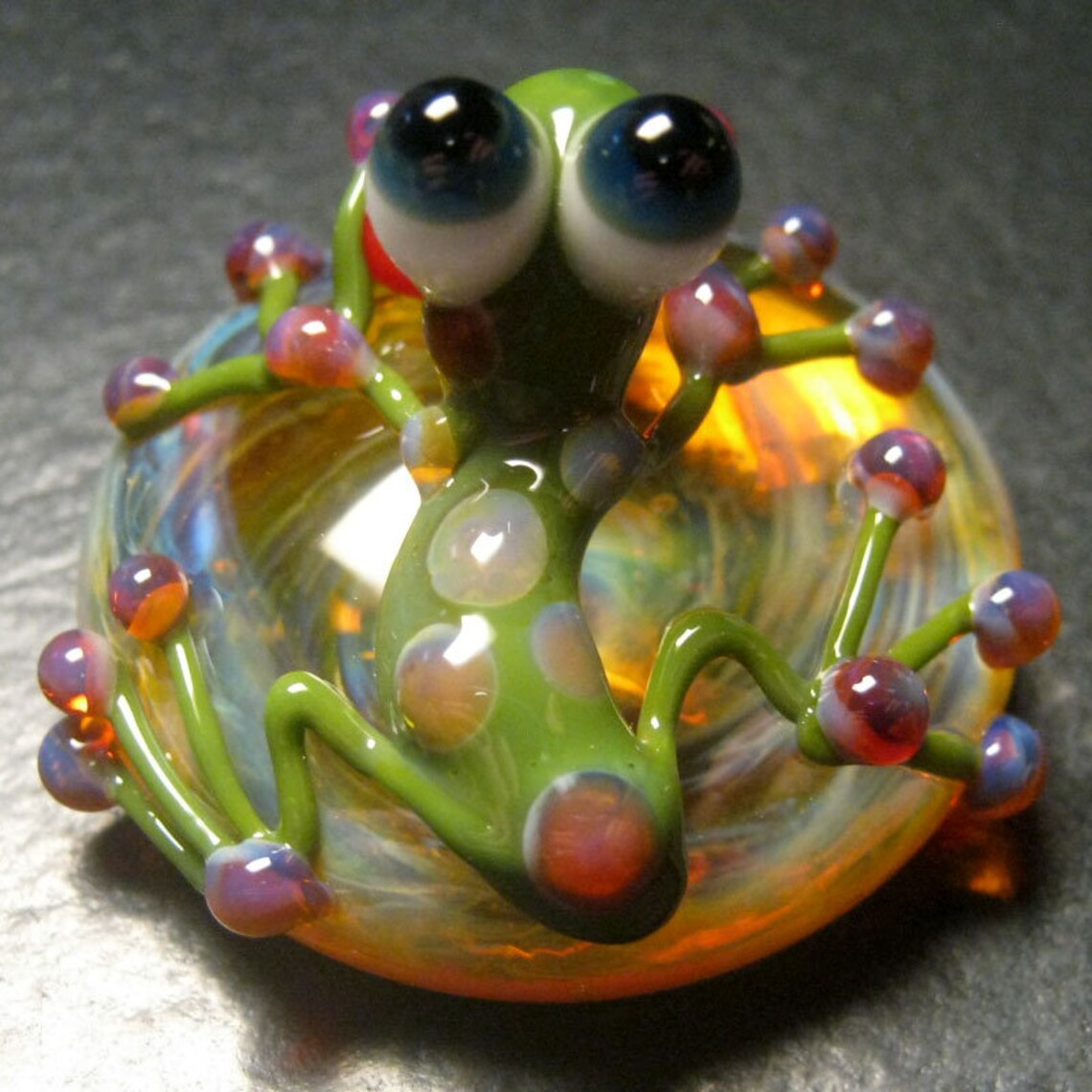 Glass Paperweight - Mini Heart Frog Collectible - Boomwire Glass ...