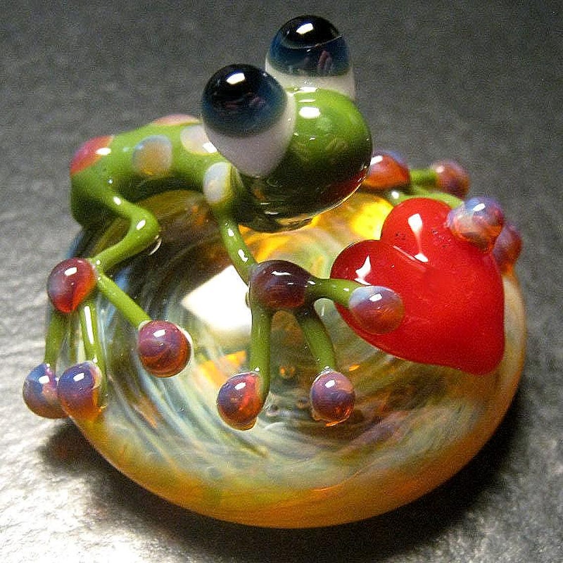 Glass Paperweight - Mini Heart Frog Collectible - Boomwire Glass ...