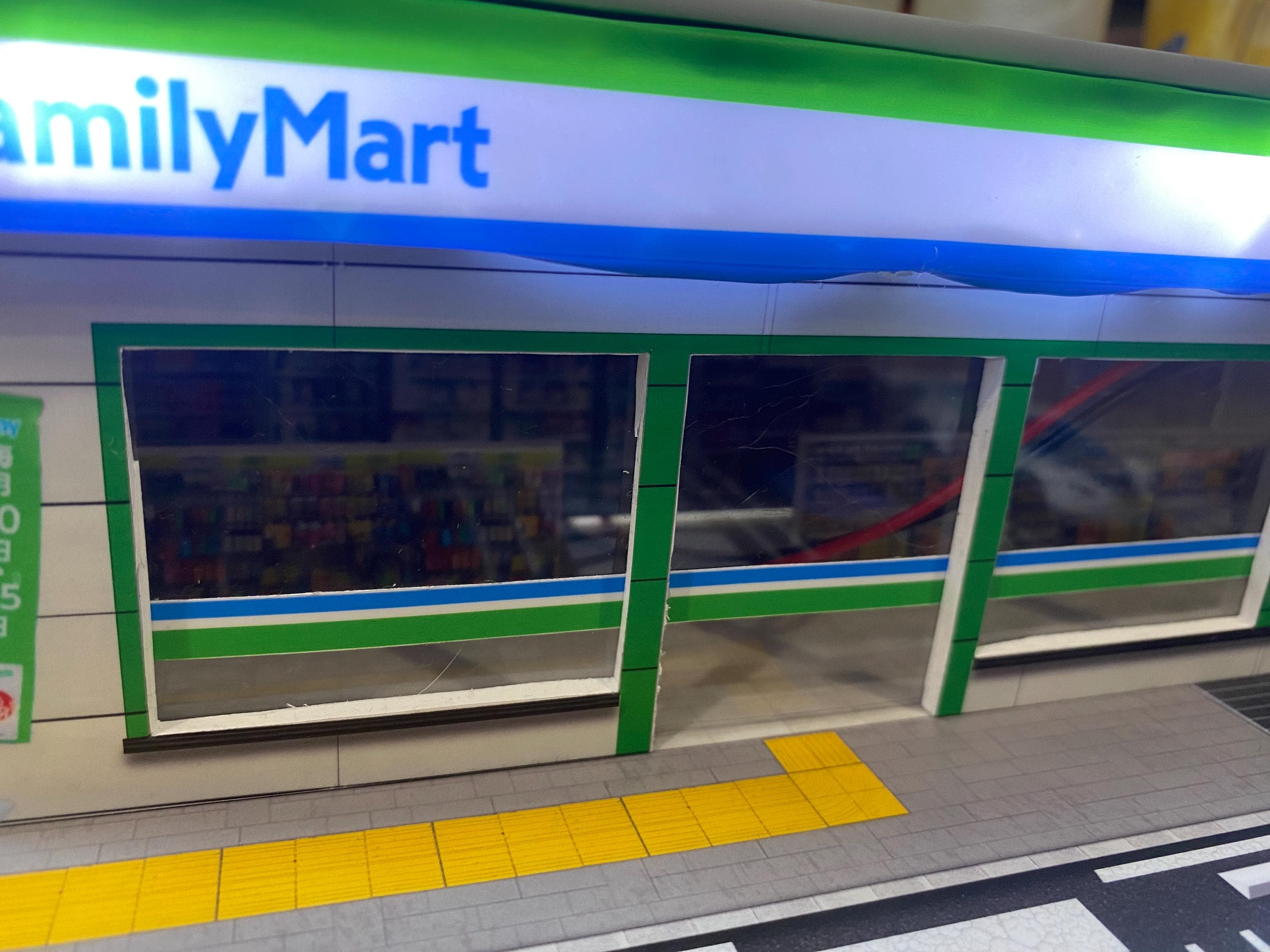 Family Mart Supermarket, 1:64 Diorama to Hot Wheels, Matchbox, Etc ...