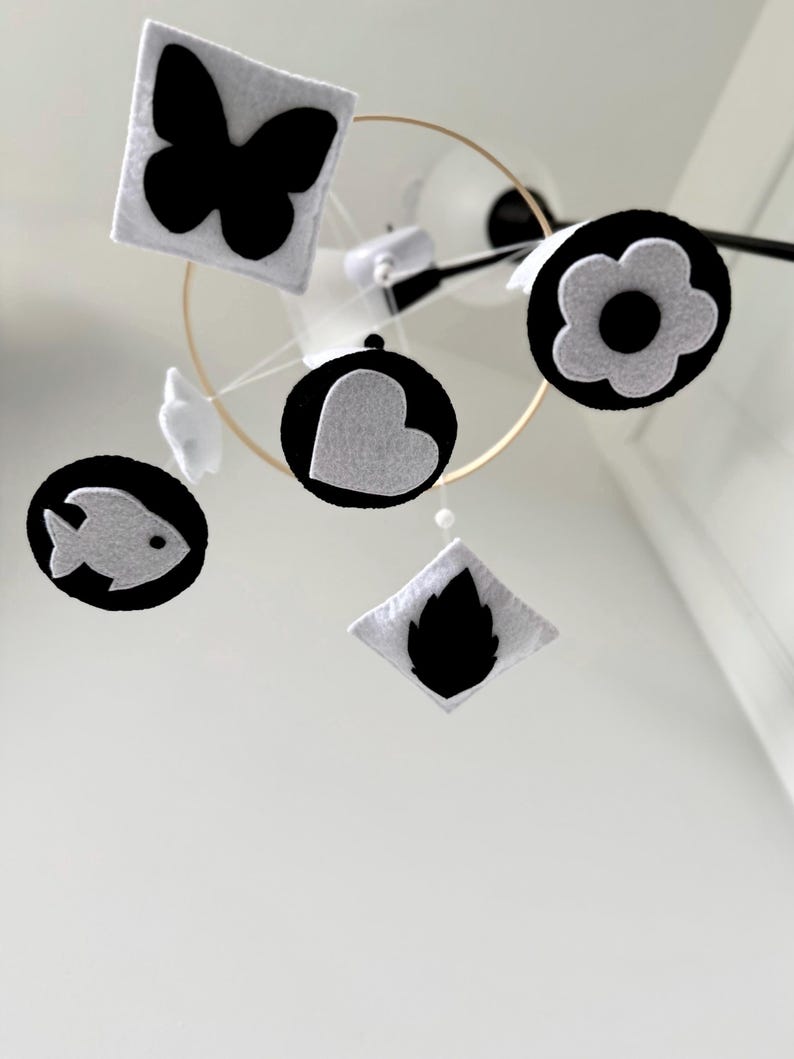 Simple Montessori Baby Mobile: High-contrast Black and White Felt ...