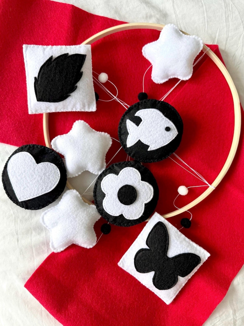 Simple Montessori Baby Mobile: High-contrast Black and White Felt ...