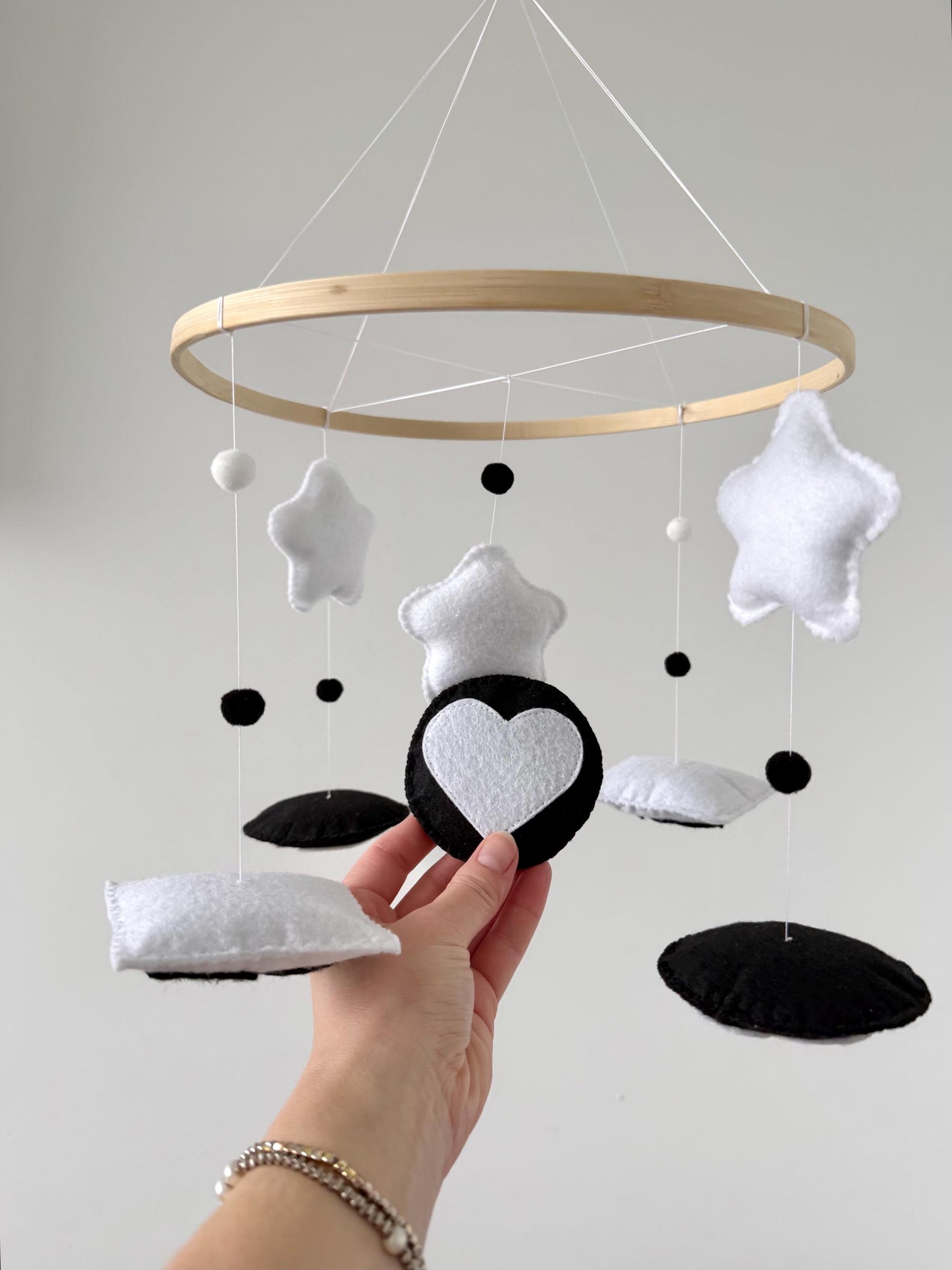 Simple Montessori Baby Mobile: High-contrast Black and White Felt ...