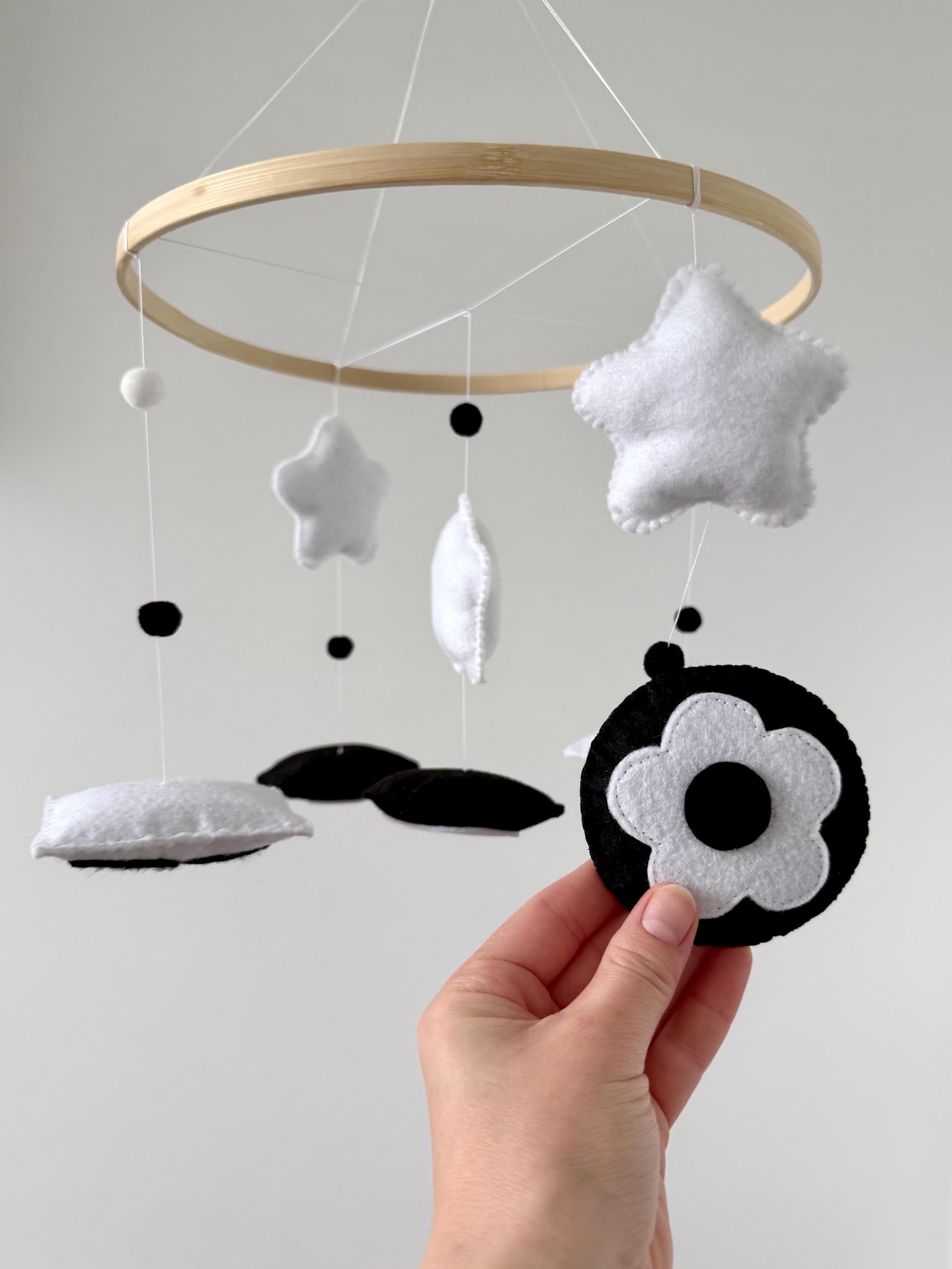 Simple Montessori Baby Mobile: High-contrast Black and White Felt ...