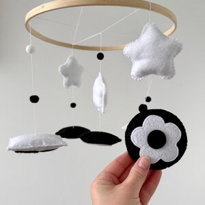 Simple Montessori Baby Mobile: High-contrast Black and White Felt ...