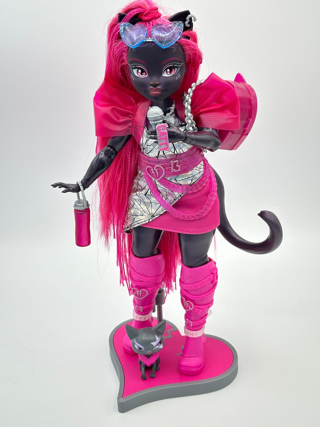 Heart Rock Themed Stand - Monster High Inspired Designs to Accent the ...