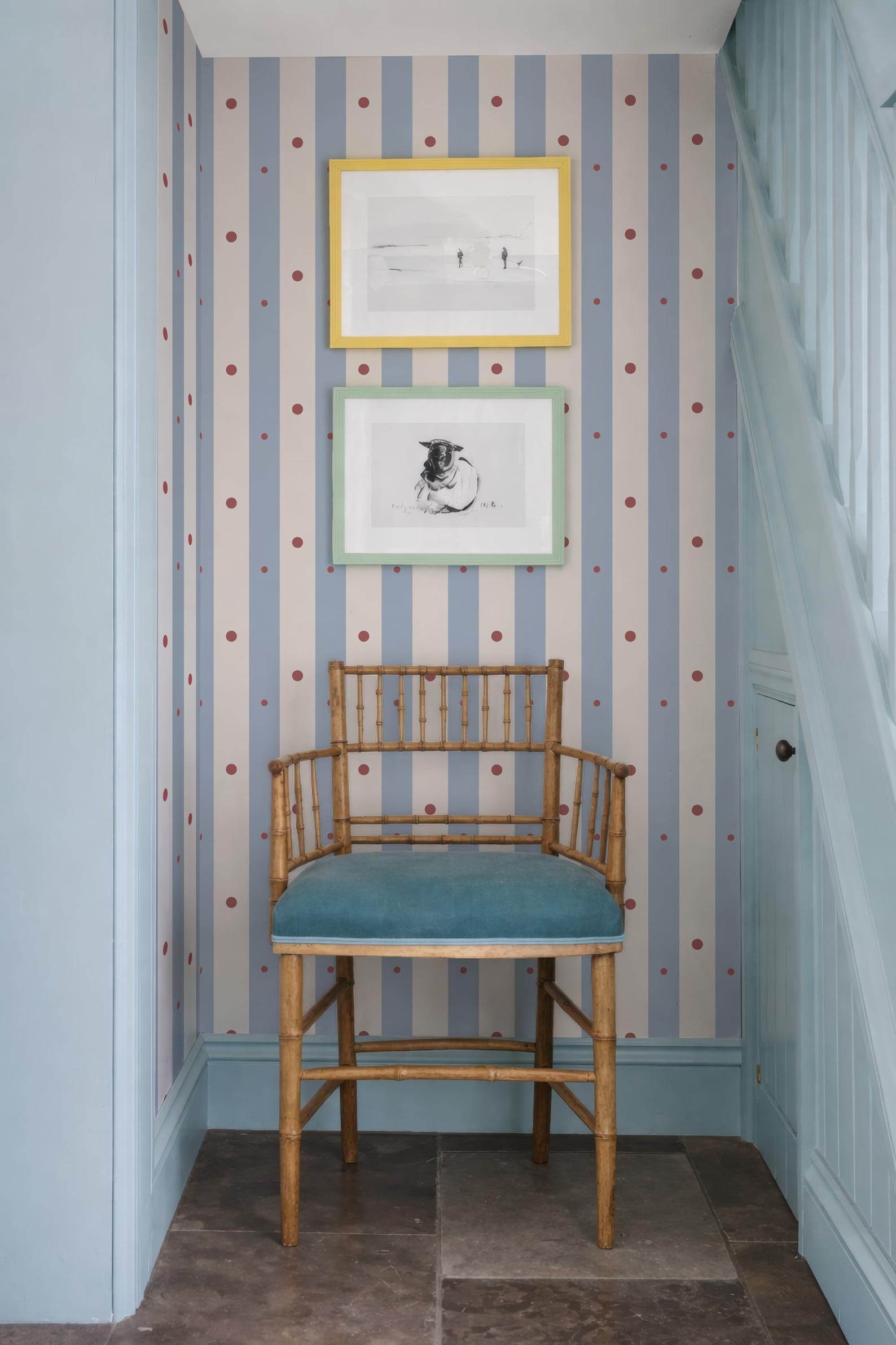 Blue Stripe & Red Dot Wallpaper, Classic Vertical Stripe Pattern ...