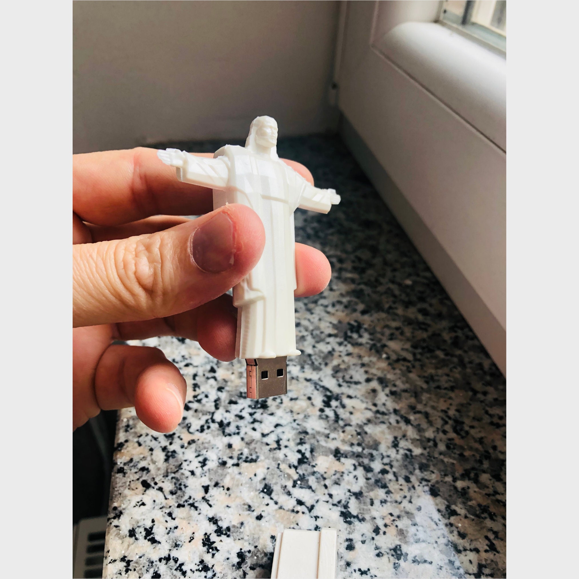 Jesus Christ the Redeemer USB Flash Drive: Artful Storage With a Divine ...